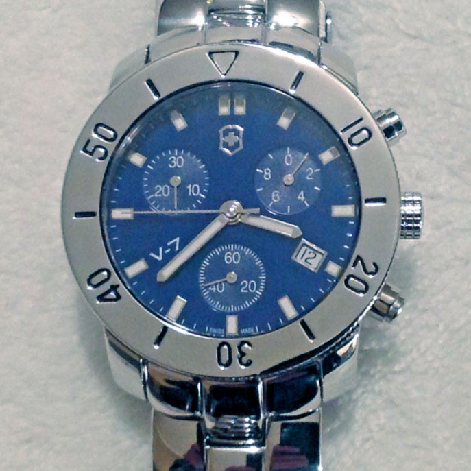 Victorinox Swiss Army - v7-32x - V7-32X Chrono Start - Watch Hunter ...